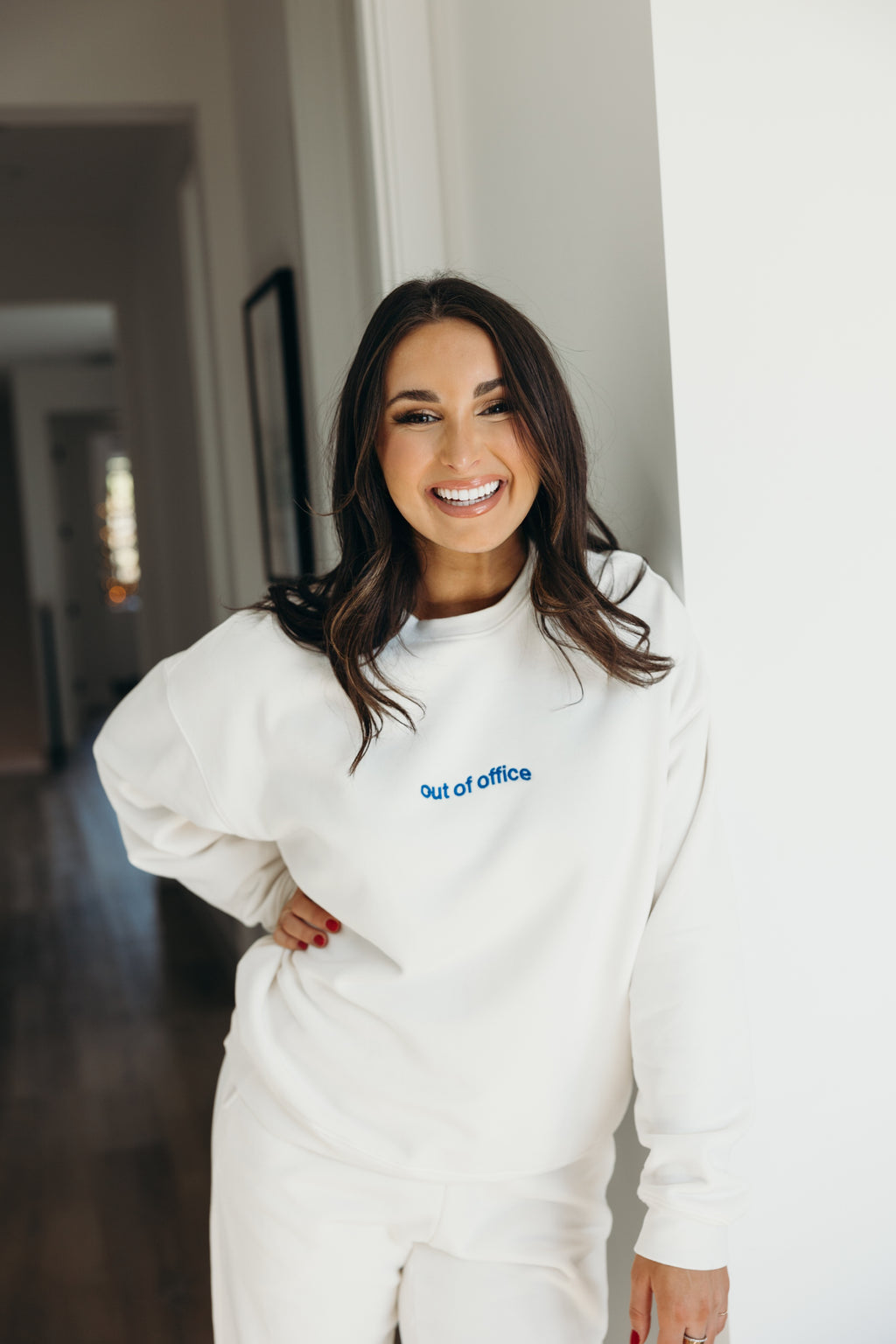 corporate natalie out of office crewneck in supermoon and cove – ocio